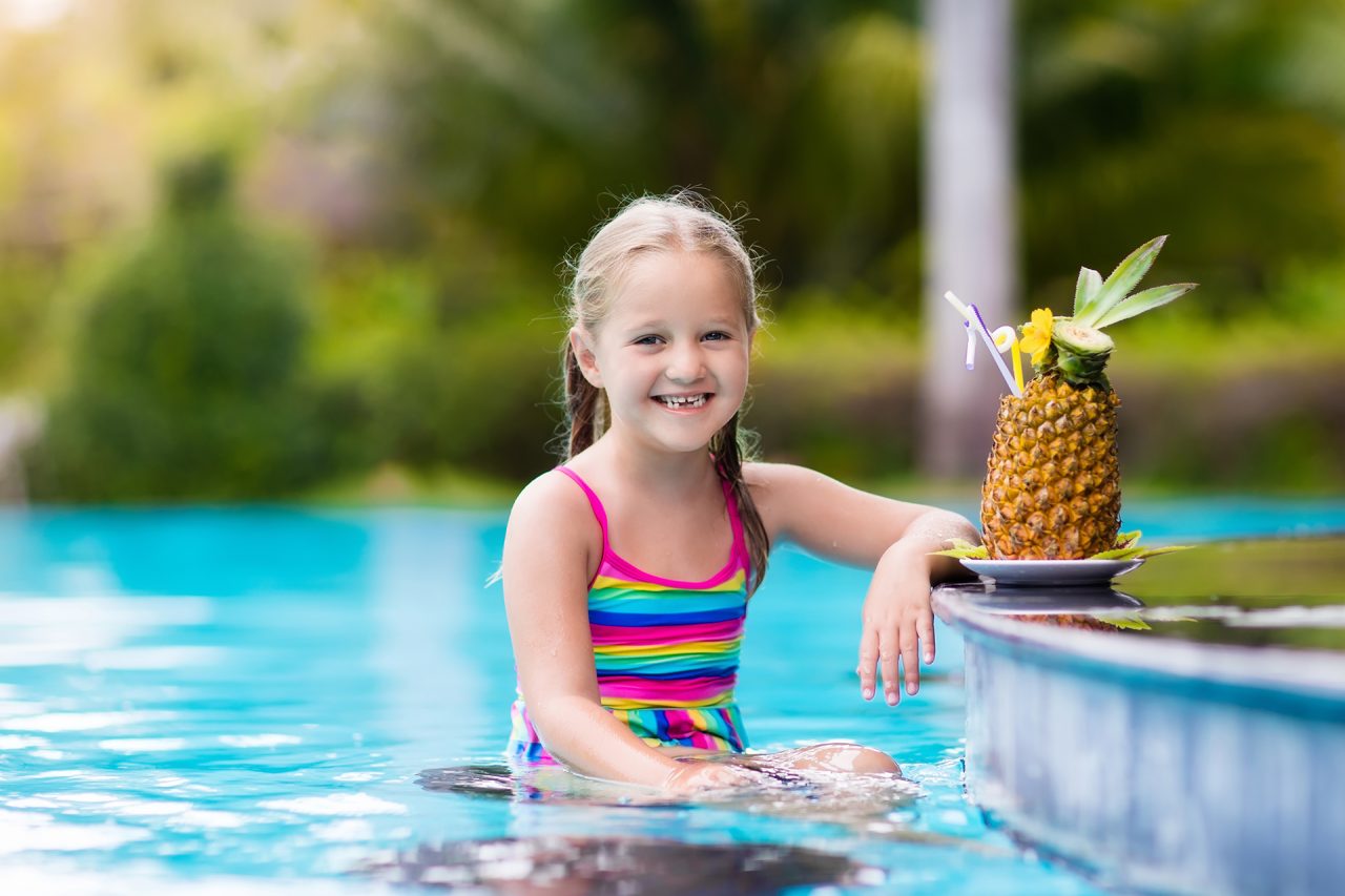 What is a Swim-Up Pool Bar? - Splash Pools Inc.