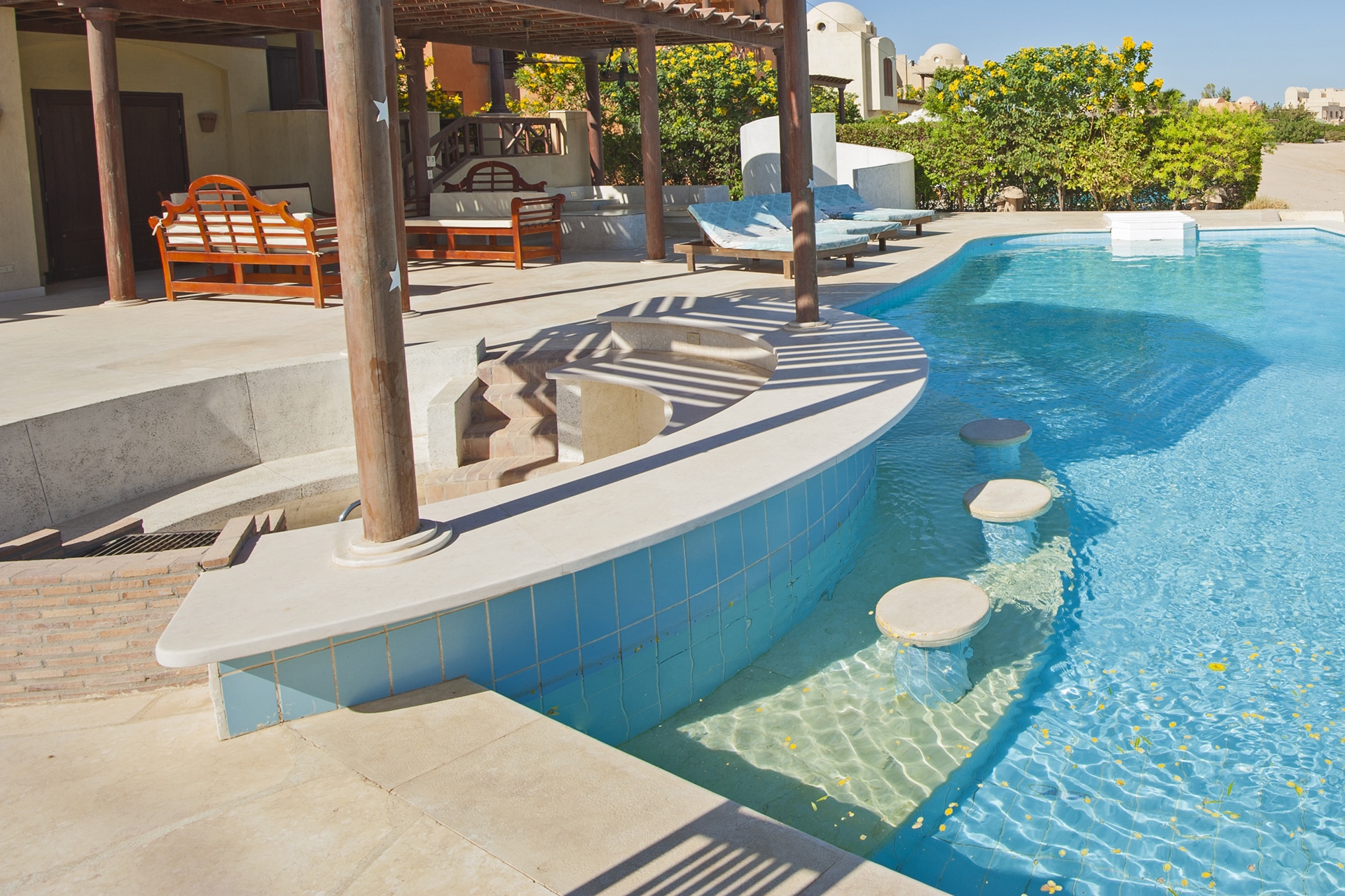 What Is A Swim Up Pool Bar Splash Pools Inc What Is A Swim Up Pool Bar Splash Pools Inc
